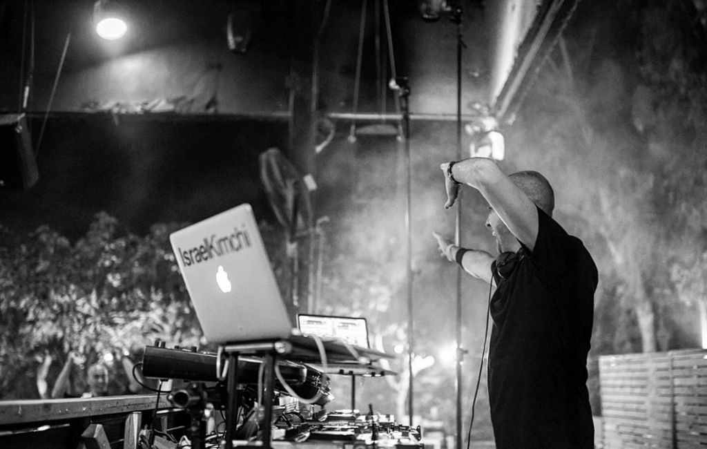 Check the unique series of Live Dj Set - Techno Station