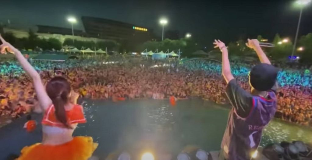 Thousands of people attend a poolside rave in Wuhan - Techno Station