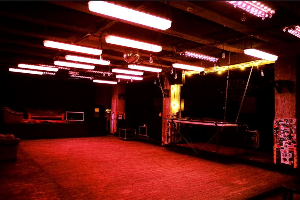 Club Zoom In – Closer - Techno Station