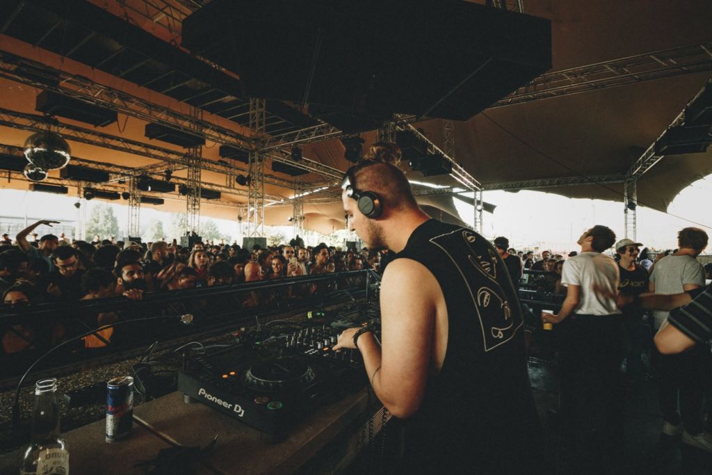 Underground Corner – DYEN - Techno Station