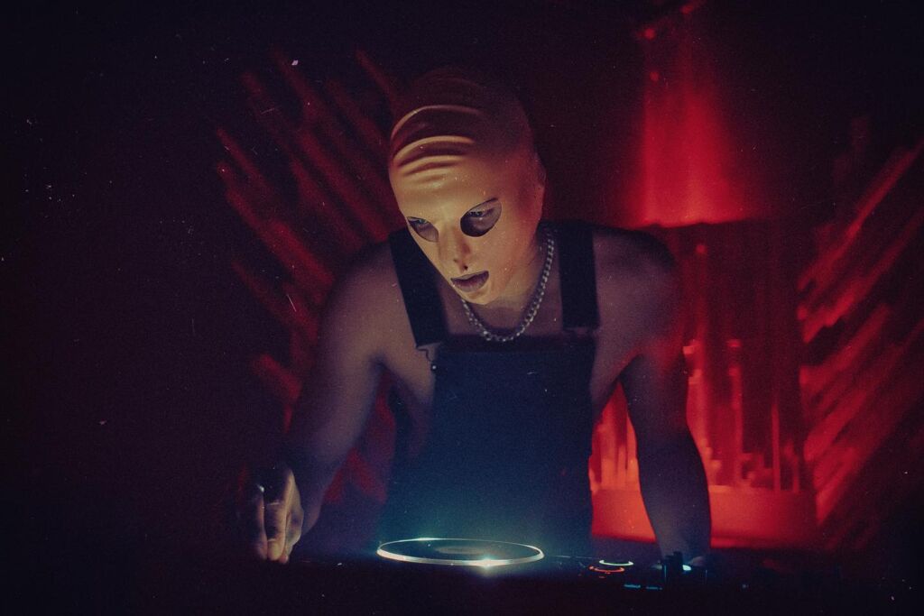 Underground corner – Neon Graveyard - Techno Station