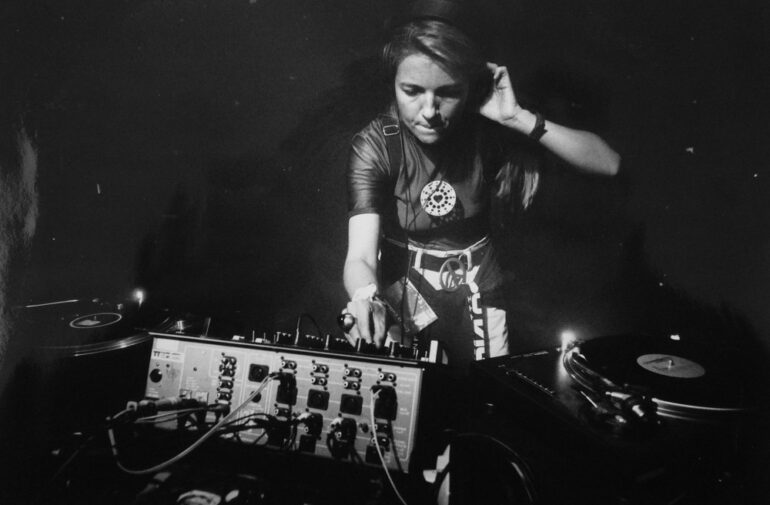 Underground corner – Miss Djax - Techno Station