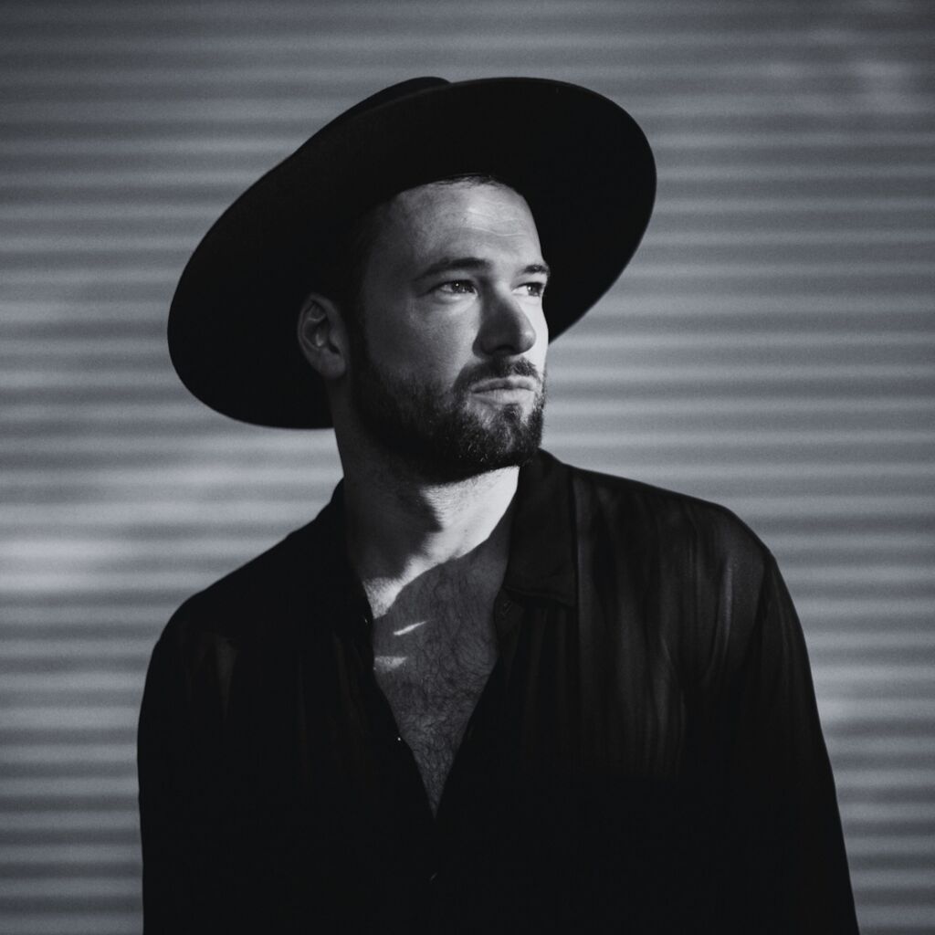 Monolink Unveils First Single Of 2025 With ‘Mesmerized’ - Techno Station